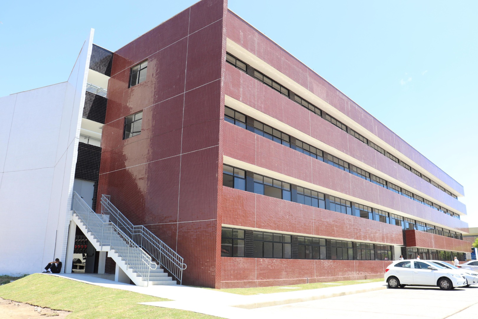 Reitor da UFPB inaugura nova sede do CEAR, prédio com infraestrutura ...